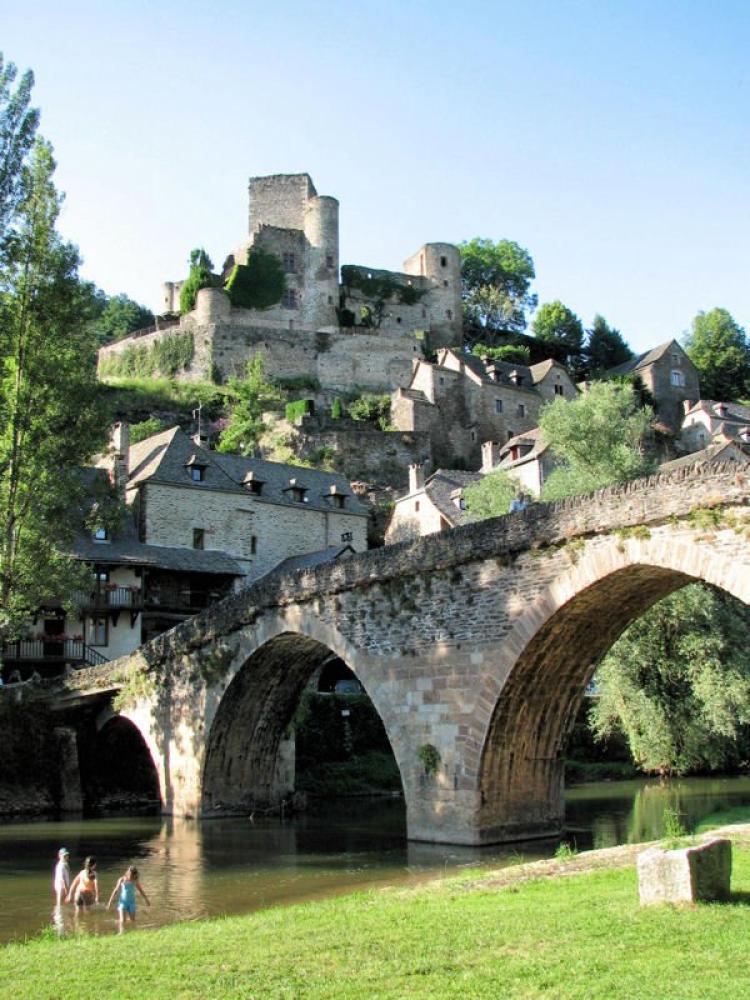 Bilder - Schloss von Belcastel - Monument in Belcastel