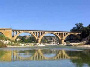 Collias - Tourism, Holidays & Weekends