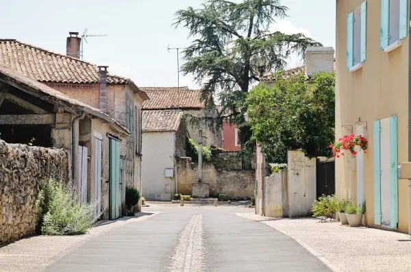 Gensac - Tourism, Holidays & Weekends