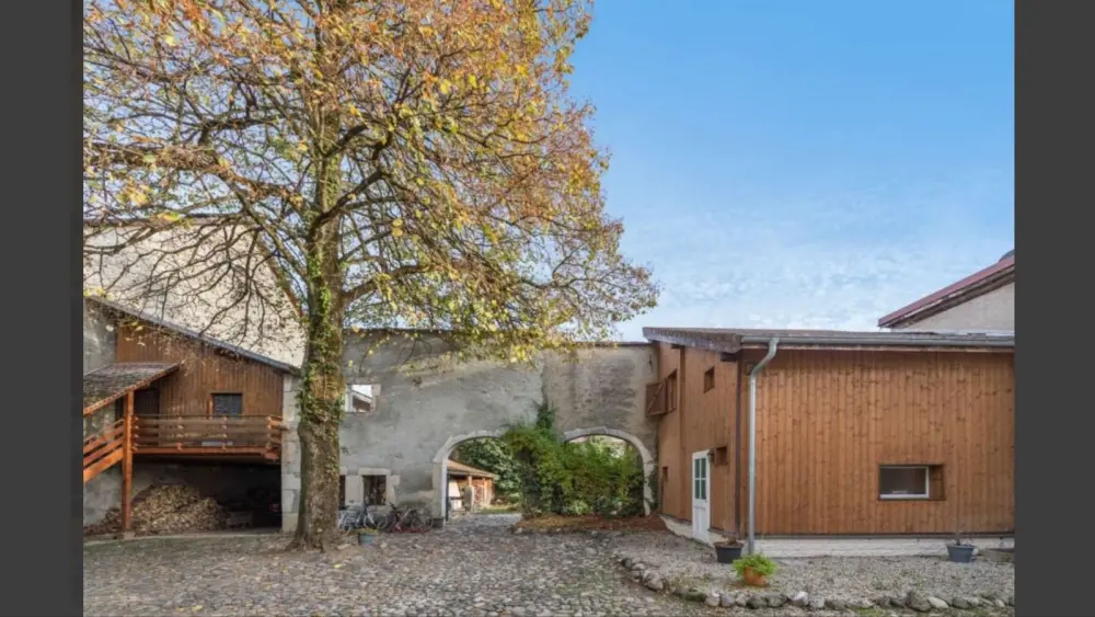 Photos - Château de Grilly - Monument à Grilly