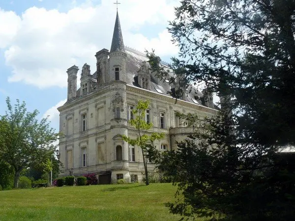 Castle of La Valouze - Monument in La Roche-Chalais