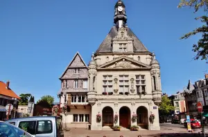 Péronne - Tourism & Holiday Guide