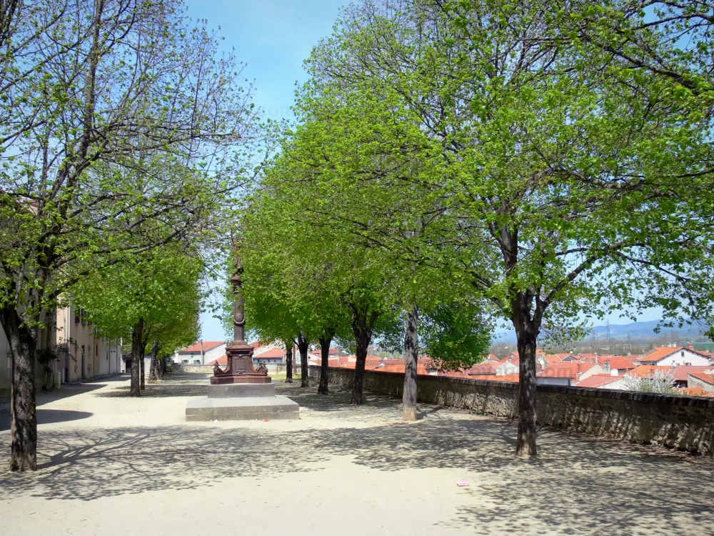 Photos - La basilique de Brioude - Guide Tourisme & Vacances