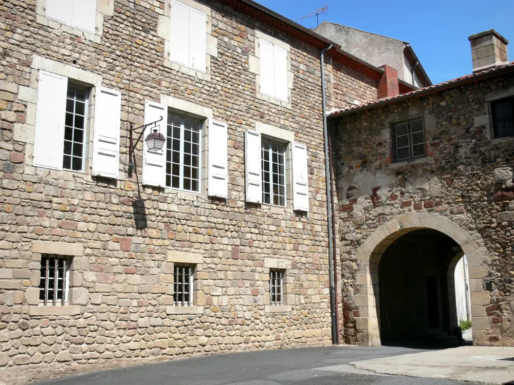 Photos - La basilique de Brioude - Guide Tourisme & Vacances