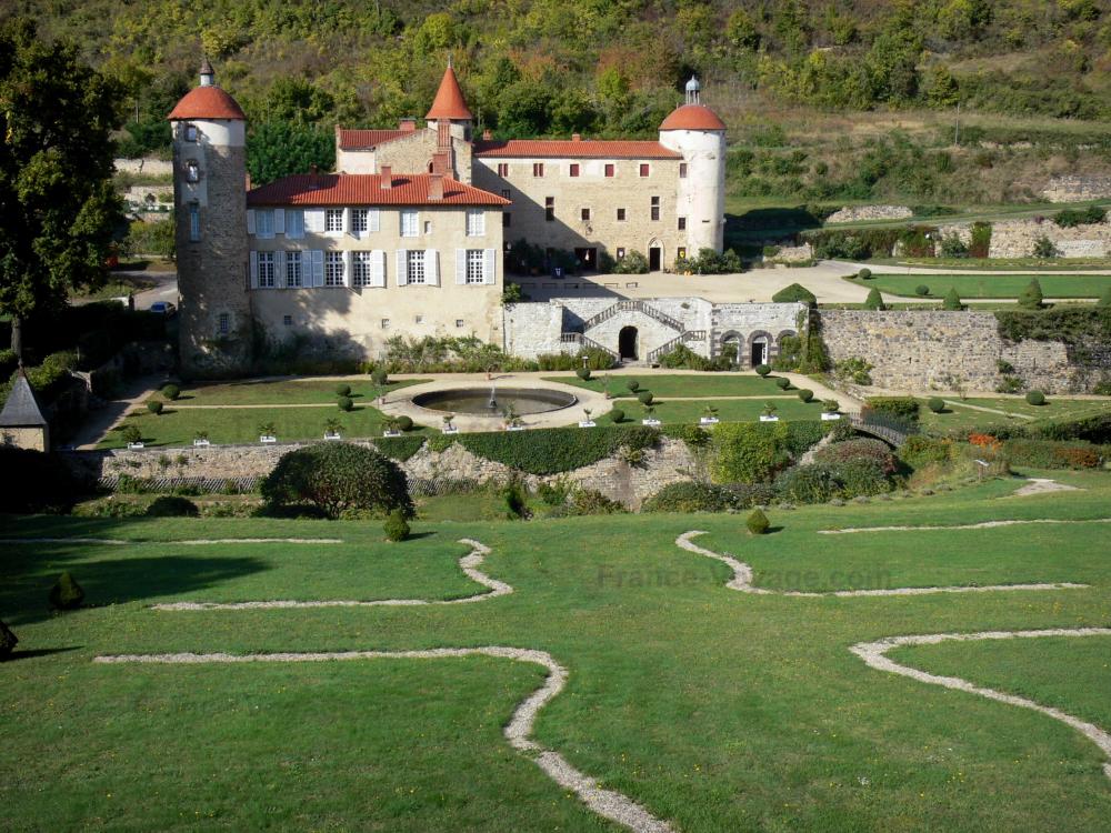 Photos - Le château de La Batisse - Guide Tourisme & Vacances