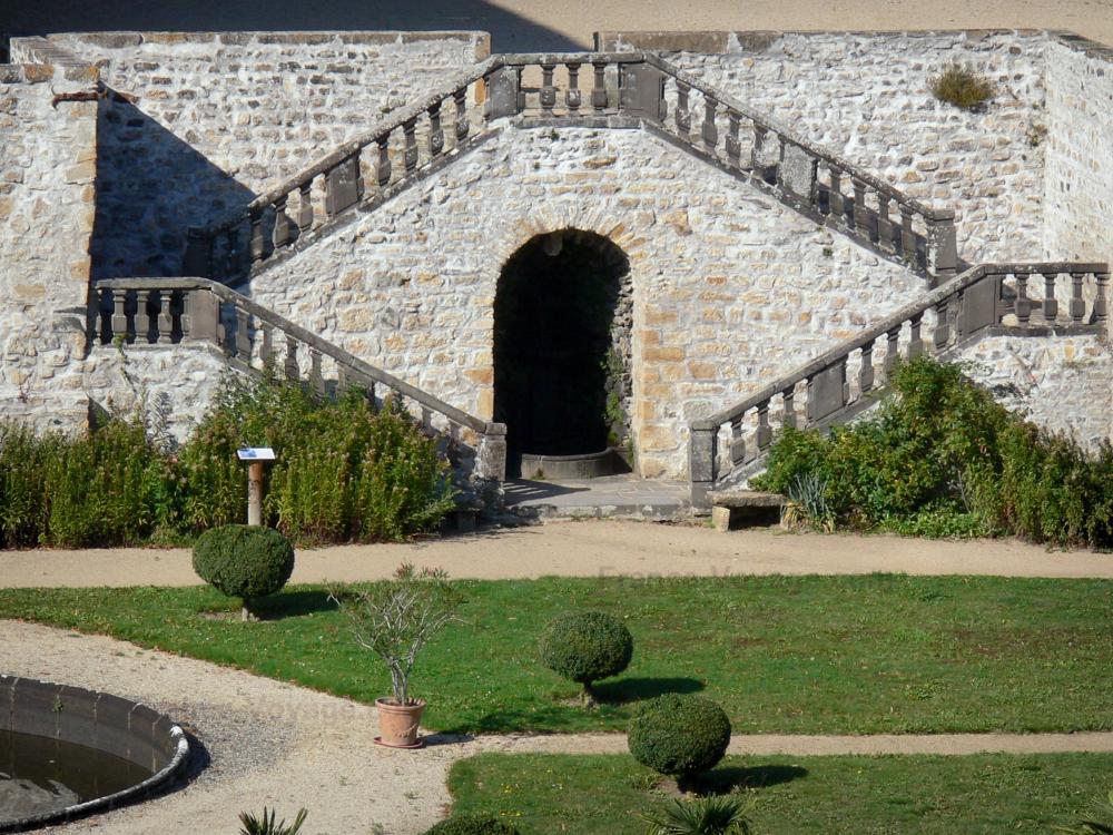 Photos - Le château de La Batisse - Guide Tourisme & Vacances