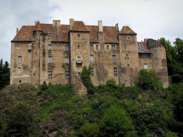 Le château de Boussac - Guide Tourisme & Vacances
