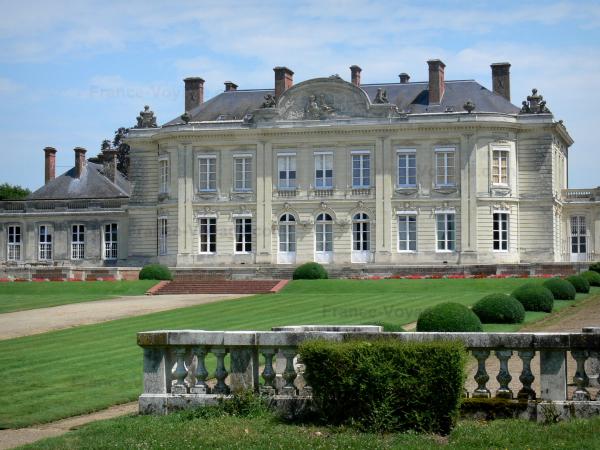 Craon Castle - Tourism & Holiday Guide