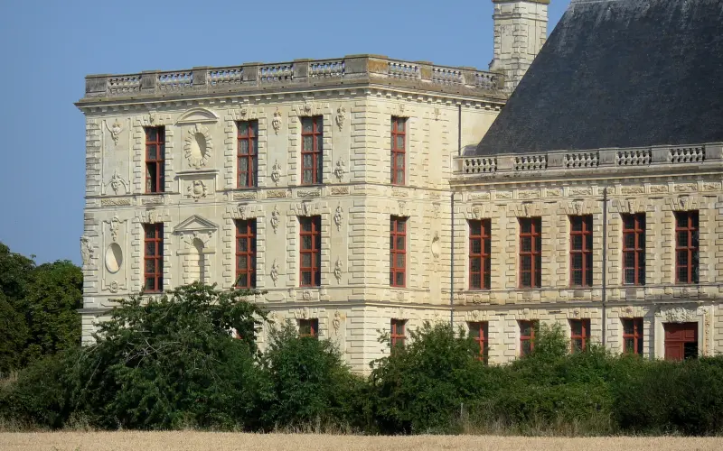 Oiron castle - 10 quality high-definition images