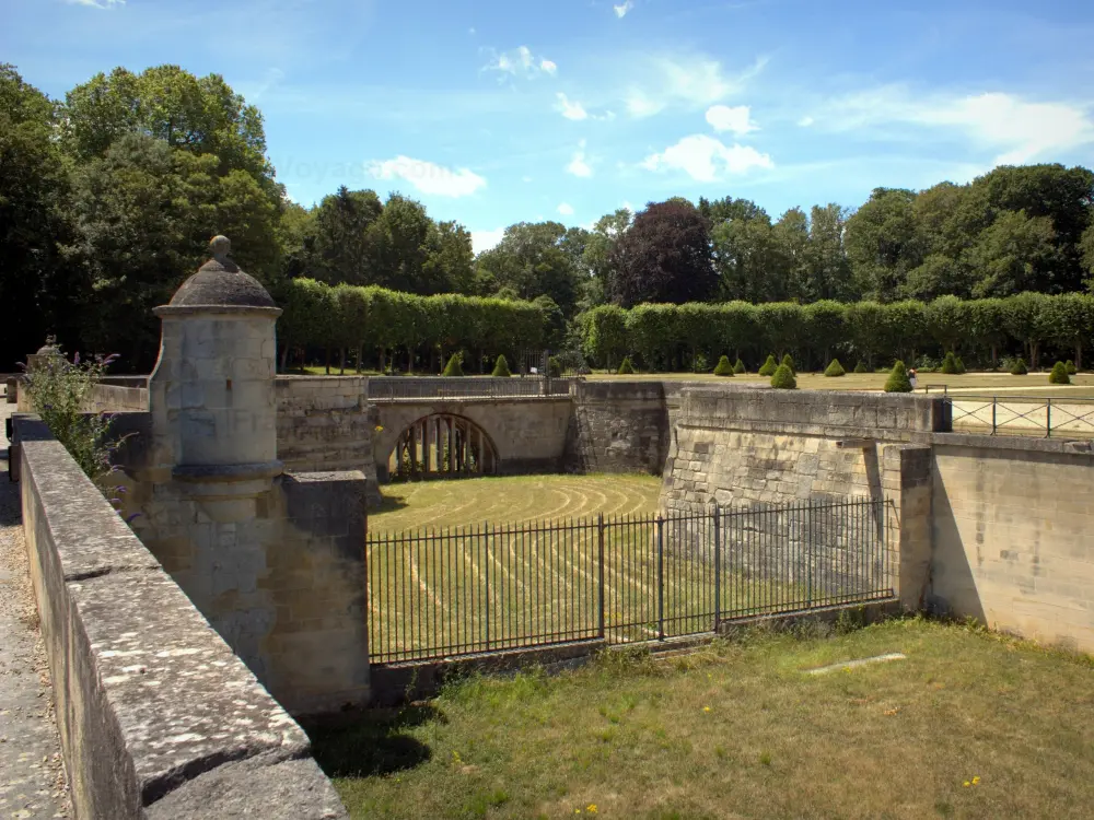 Photos - Écouen castle - National Museum of the Renaissance - 37 ...