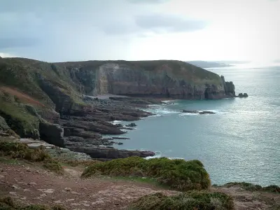 The Emerald Coast - Tourism & Holiday Guide