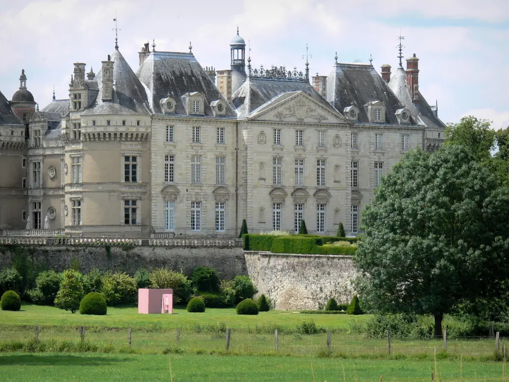 Photos - Le Lude Castle - Tourism & Holiday Guide
