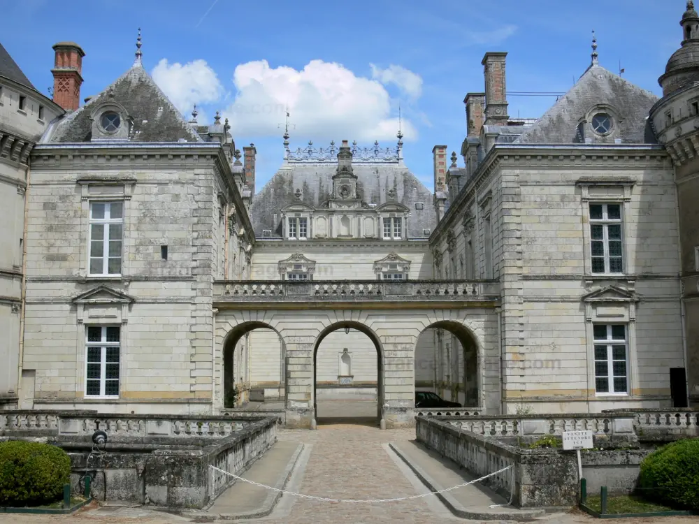 Photos - Le Lude Castle - Tourism & Holiday Guide
