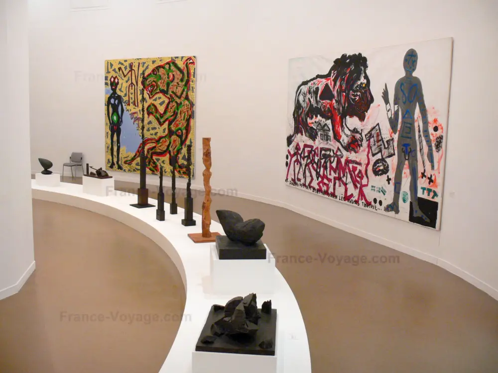 Photos - The National Museum of Modern Art in Paris - Tourism & Holiday ...