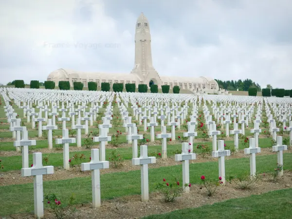 Ossuaire de Douaumont - 22 images de qualité en haute définition