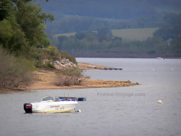 Pareloup lake - 10 quality high-definition images