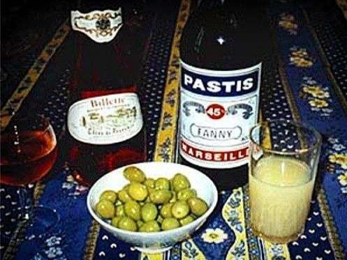 Le pastis - Guide Gastronomie & Vacances