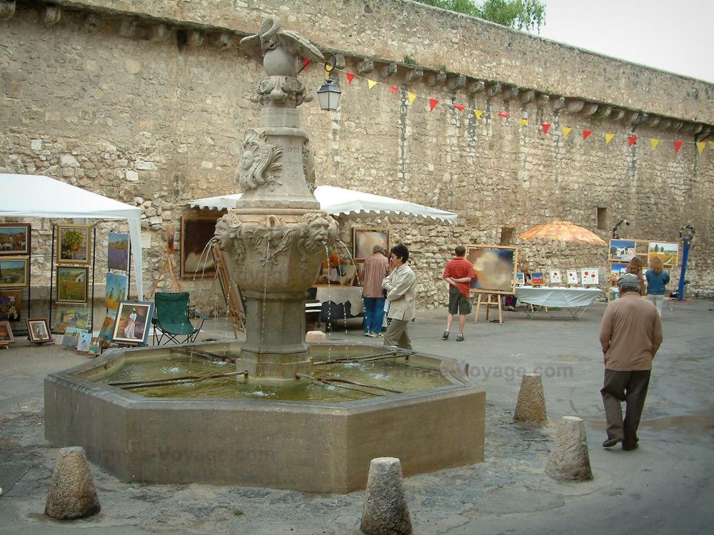 Photos - Pernes-les-Fontaines - Guide Tourisme & Vacances