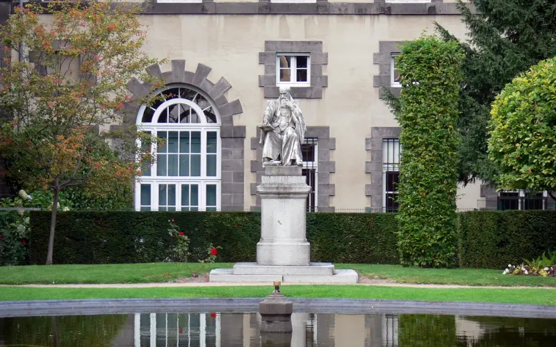 Riom - 17 images de qualité en haute définition