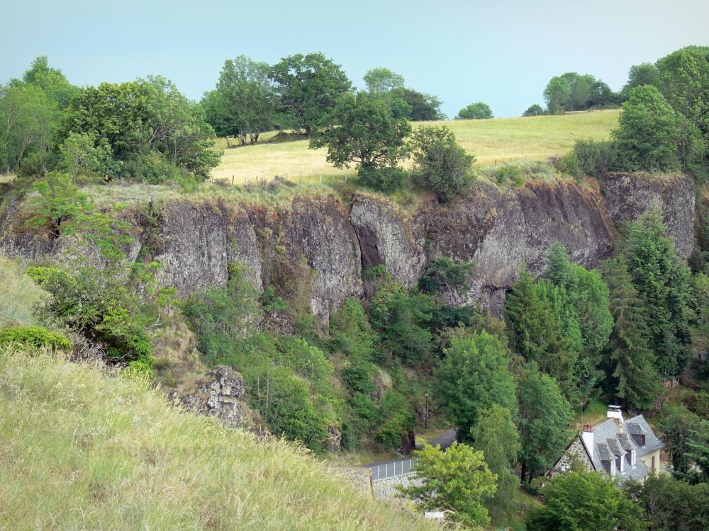 Photos - Rocher de Carlat - 9 images de qualité en haute définition