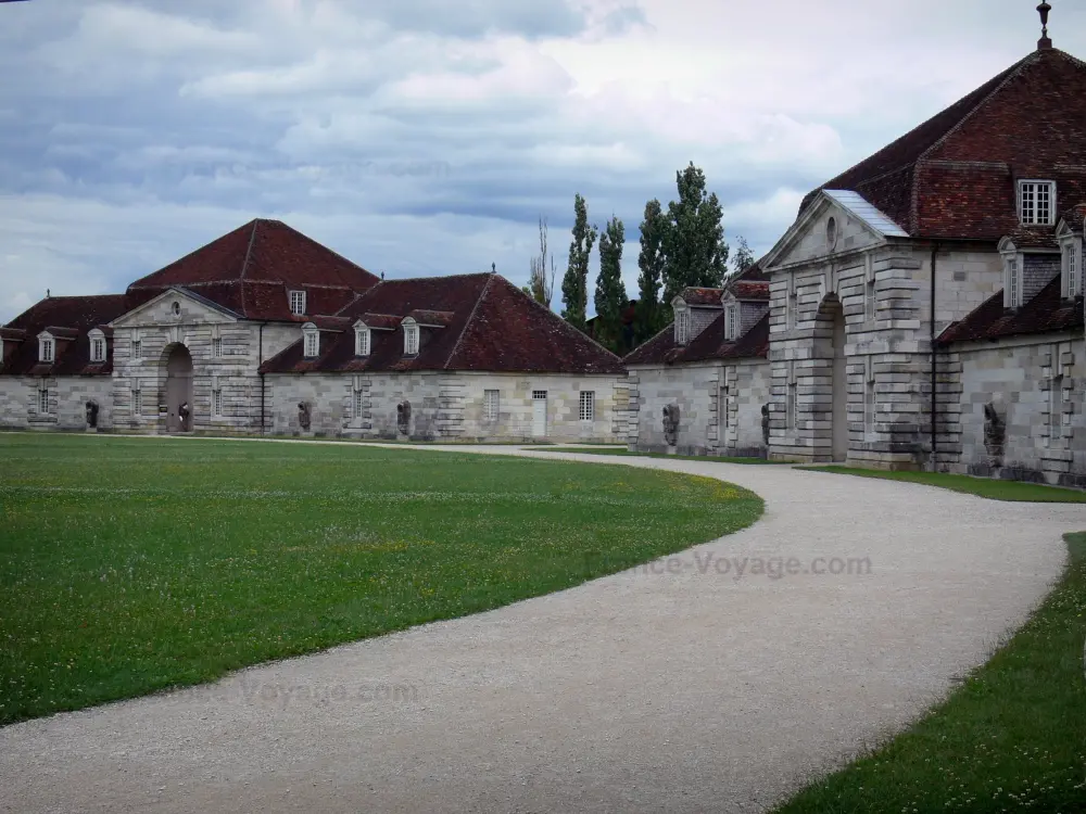Photos - The royal saltworks of Arc-et-Senans - Tourism & Holiday Guide