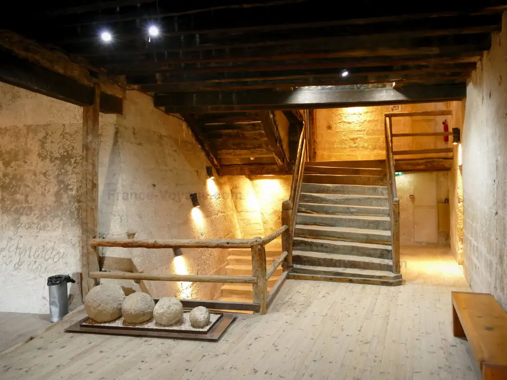 Photos - La tour de Crest - Guide Tourisme & Vacances