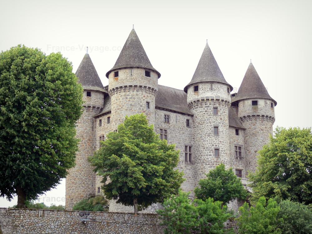 Photos - Val Castle - Tourism & Holiday Guide