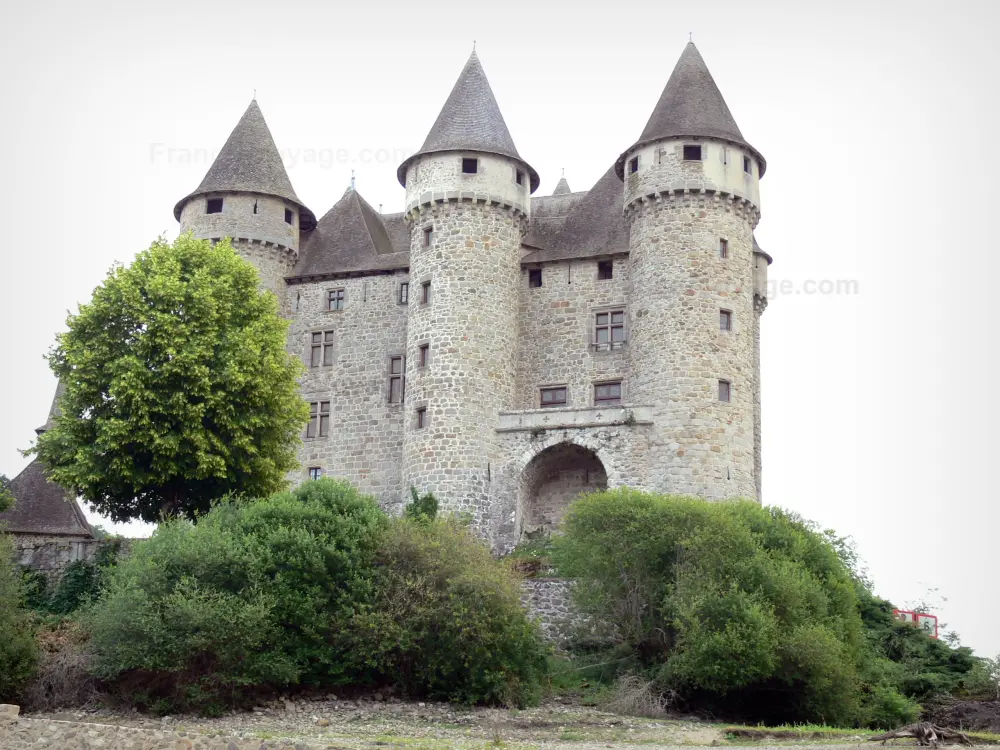 Photos - Val Castle - Tourism & Holiday Guide