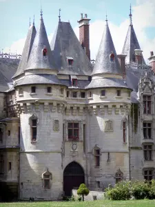 Vigny castle - 4 quality high-definition images