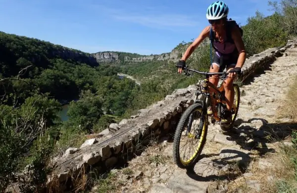 Randonnée VTT électrique dans les Gorges de l'Ardèche - Activité de ...