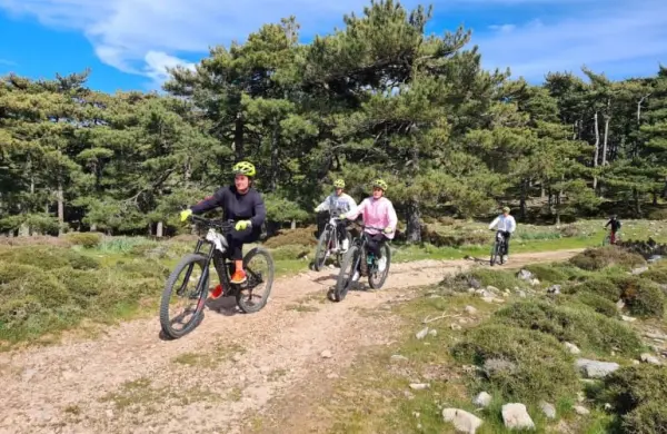 Randonnée en VTT électrique vers les Bergeries de Luviu au départ de l ...