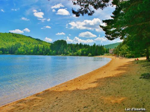 Photos - Le lac d'Issarlès - Guide Tourisme & Vacances